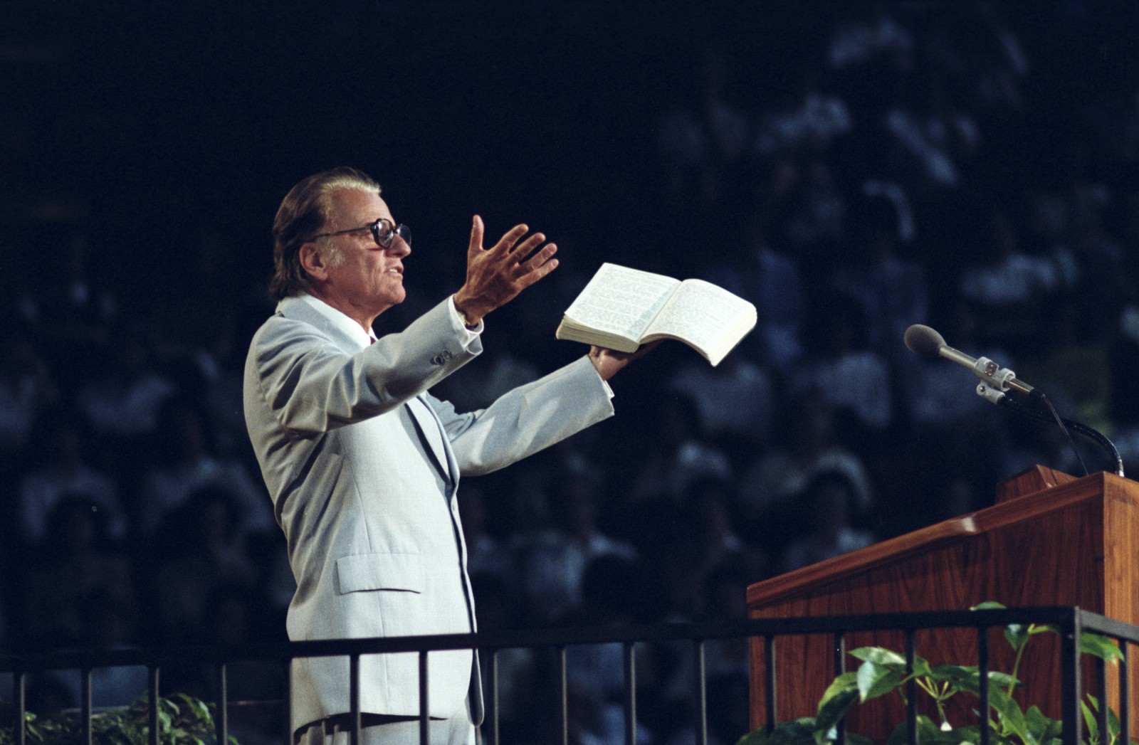 A Writer Reflects on Moments Shared with Billy Graham - Charlotte Magazine