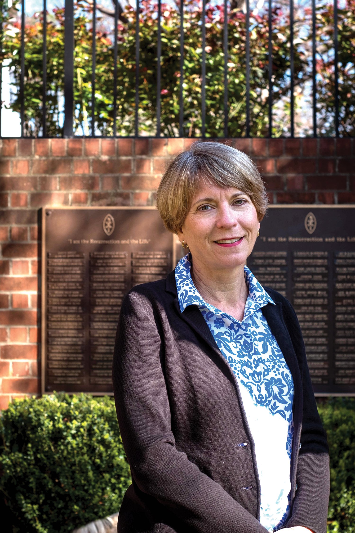 Meet the Episcopal Minister Who Has Led Hundreds of Funerals with Grace ...