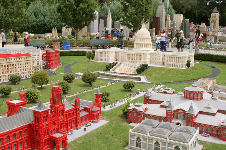 LEGOLAND: Everything Is Awesome! - Charlotte Parent
