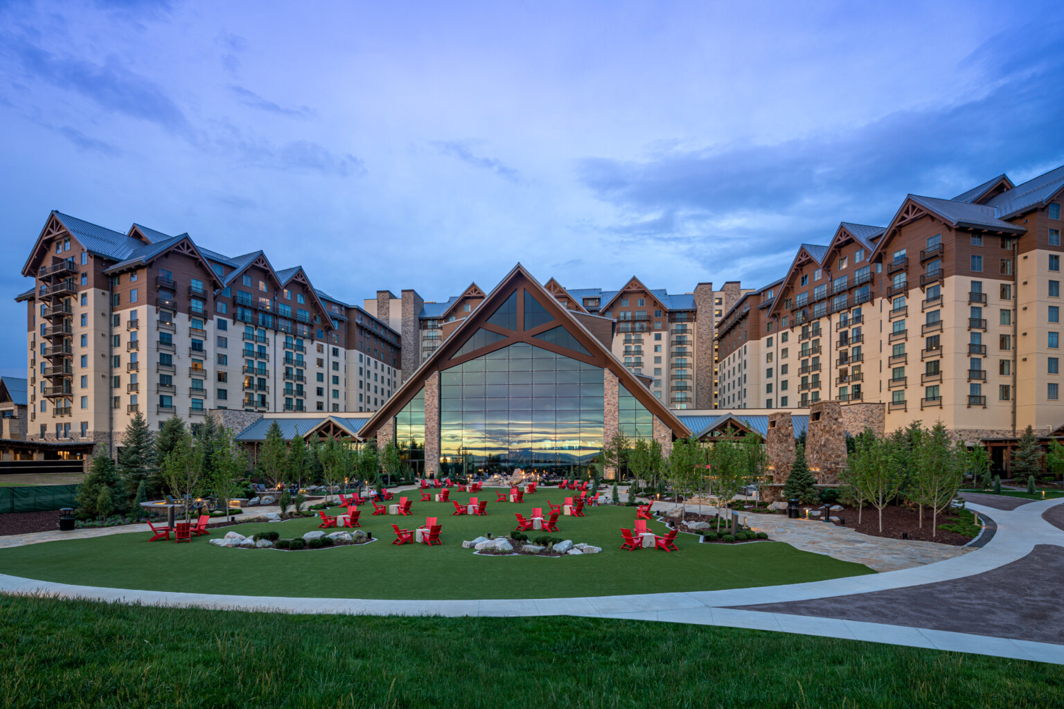 Aurora's First Topgolf Suite Opens At The Gaylord Rockies Resort ...