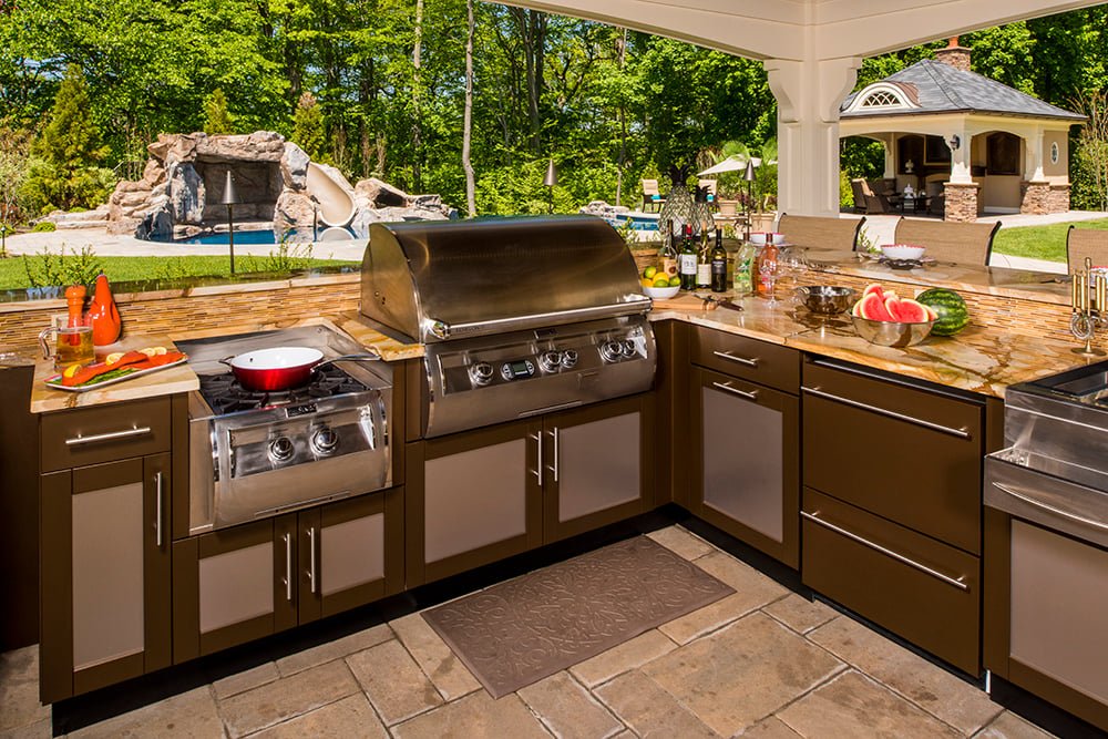 Elevate Your Outdoor Kitchen to True Luxury Status - Colorado Homes ...