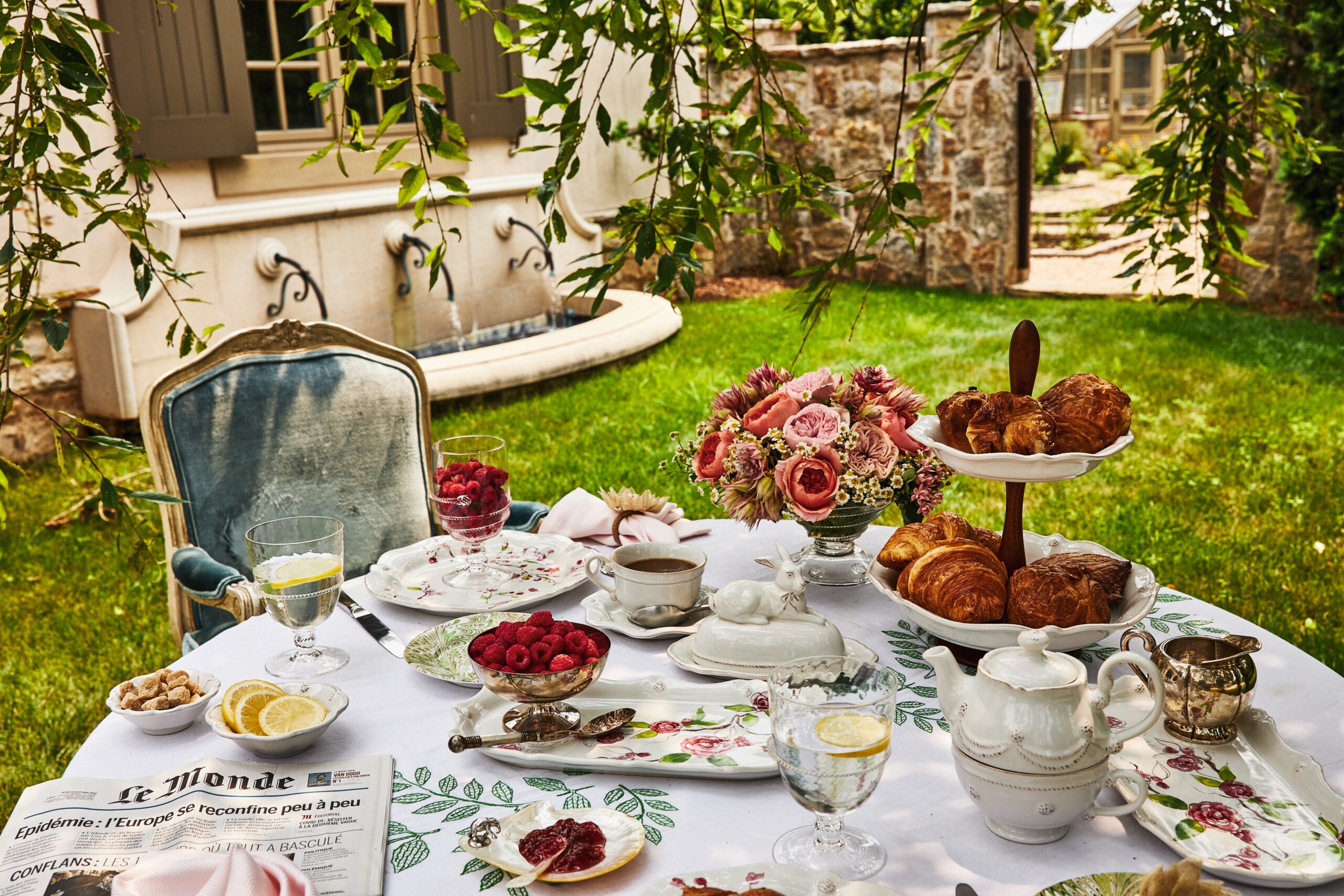 Colorfully Design Tablescapes to Set the Scene for Lasting Memories ...