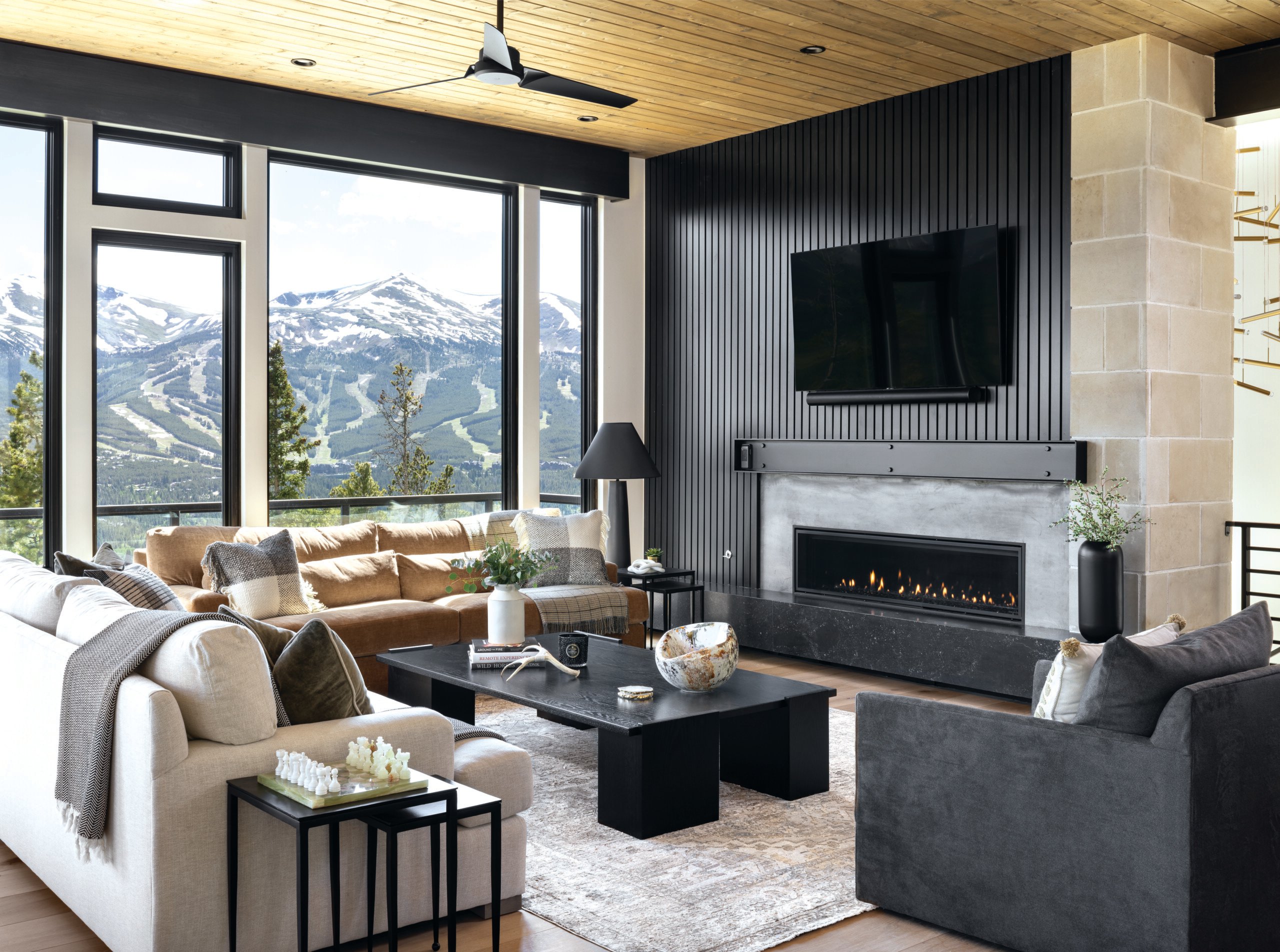 A 4,700-Square-Foot Western Sky Ranch Makes For an Inviting Family Home ...