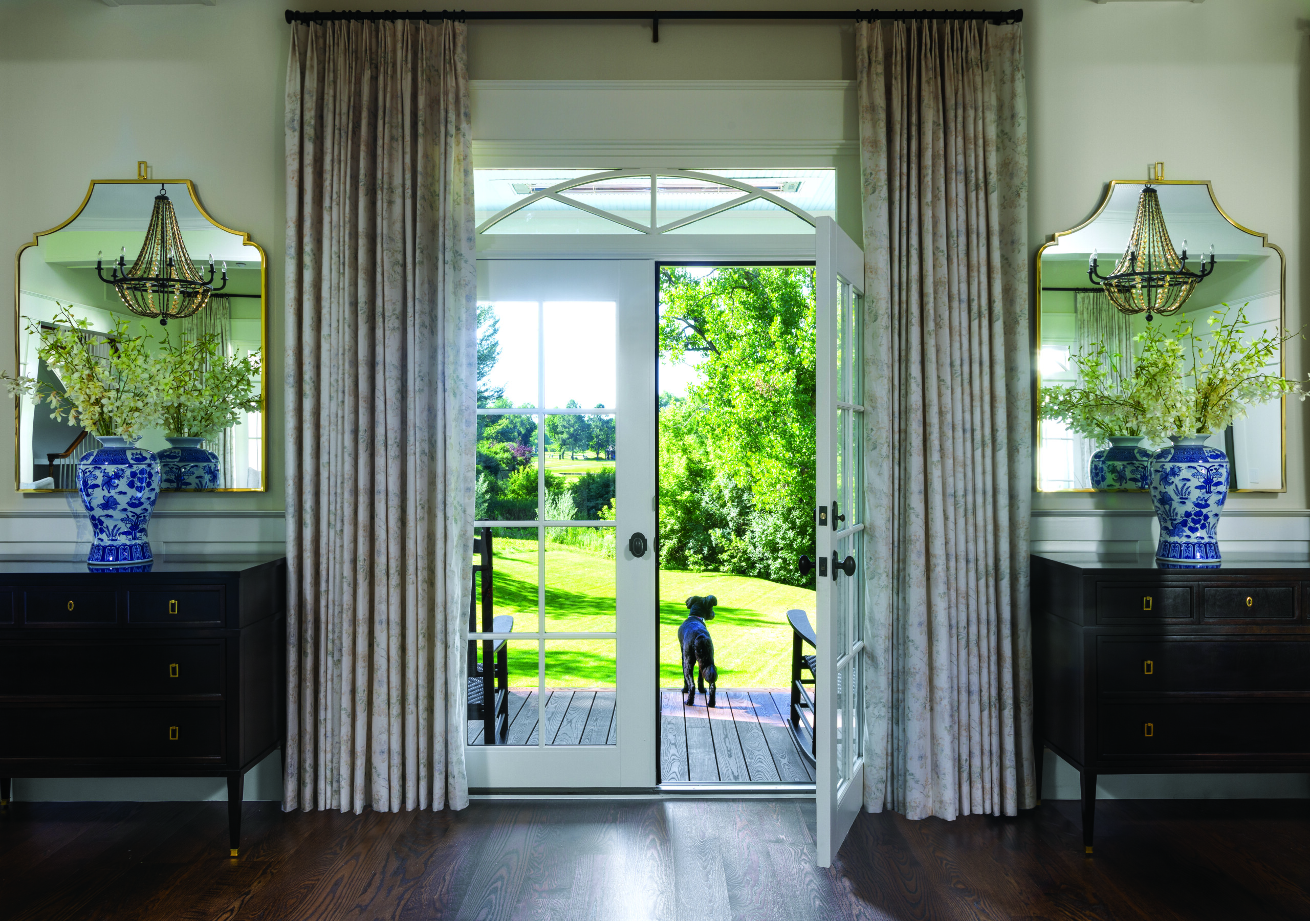 Soft French Country Accents Create a Welcoming Home Atmosphere ...