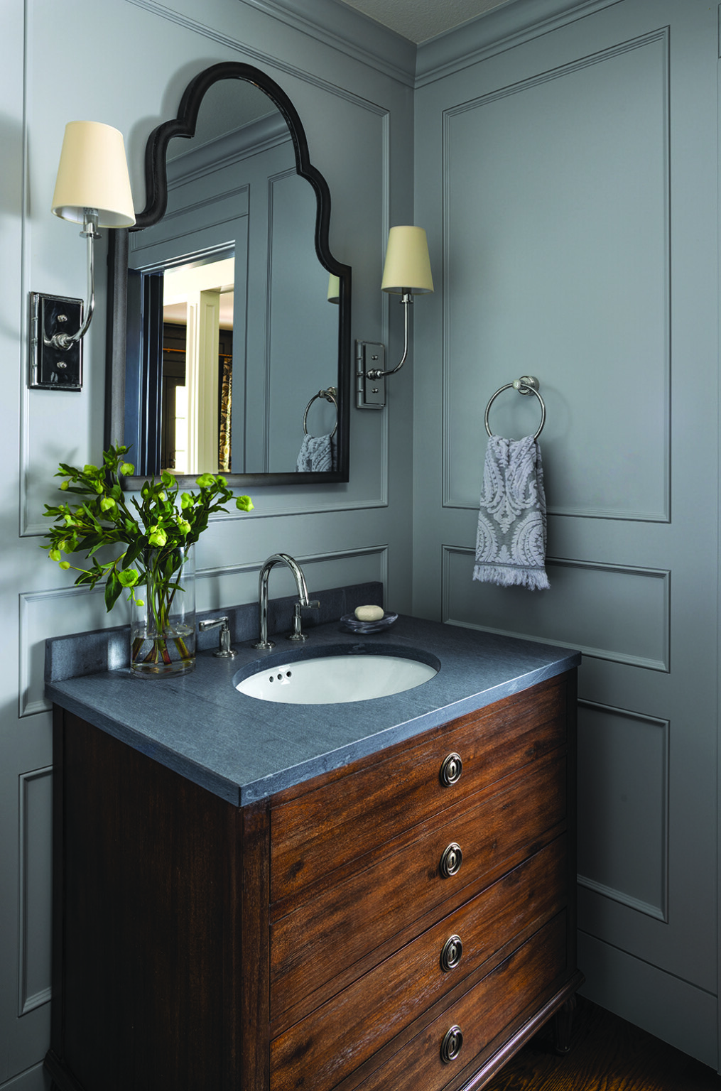 Soft French Country Accents Create a Welcoming Home Atmosphere ...