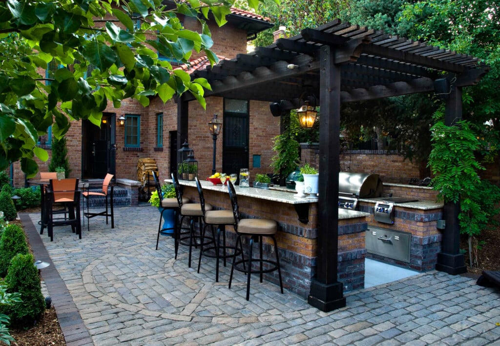 Designing the Ultimate Outdoor Kitchen and Dining Area - Colorado Homes ...