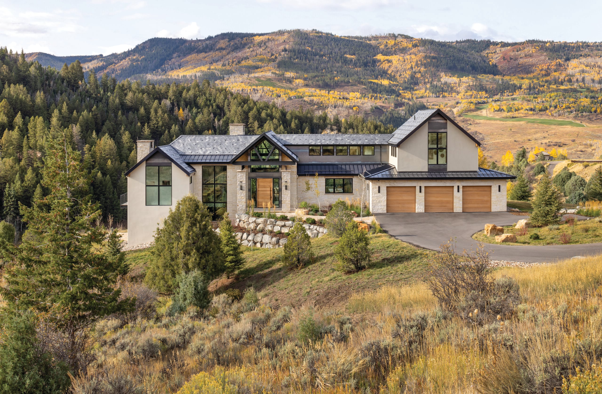 This Vail Vacation Home Blends Glass and Nature in Captivating Style ...