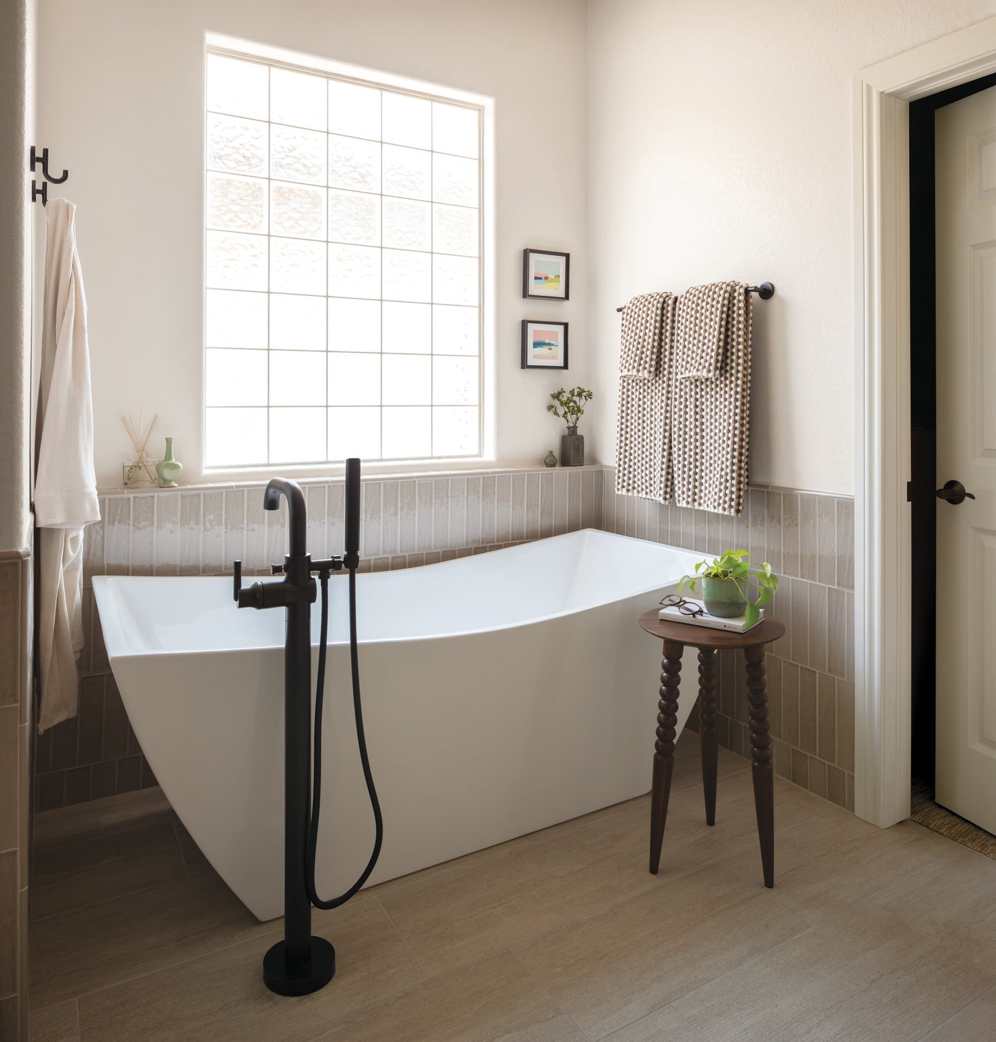 An Artful Approach to Creating a Bath Sanctuary - Colorado Homes ...