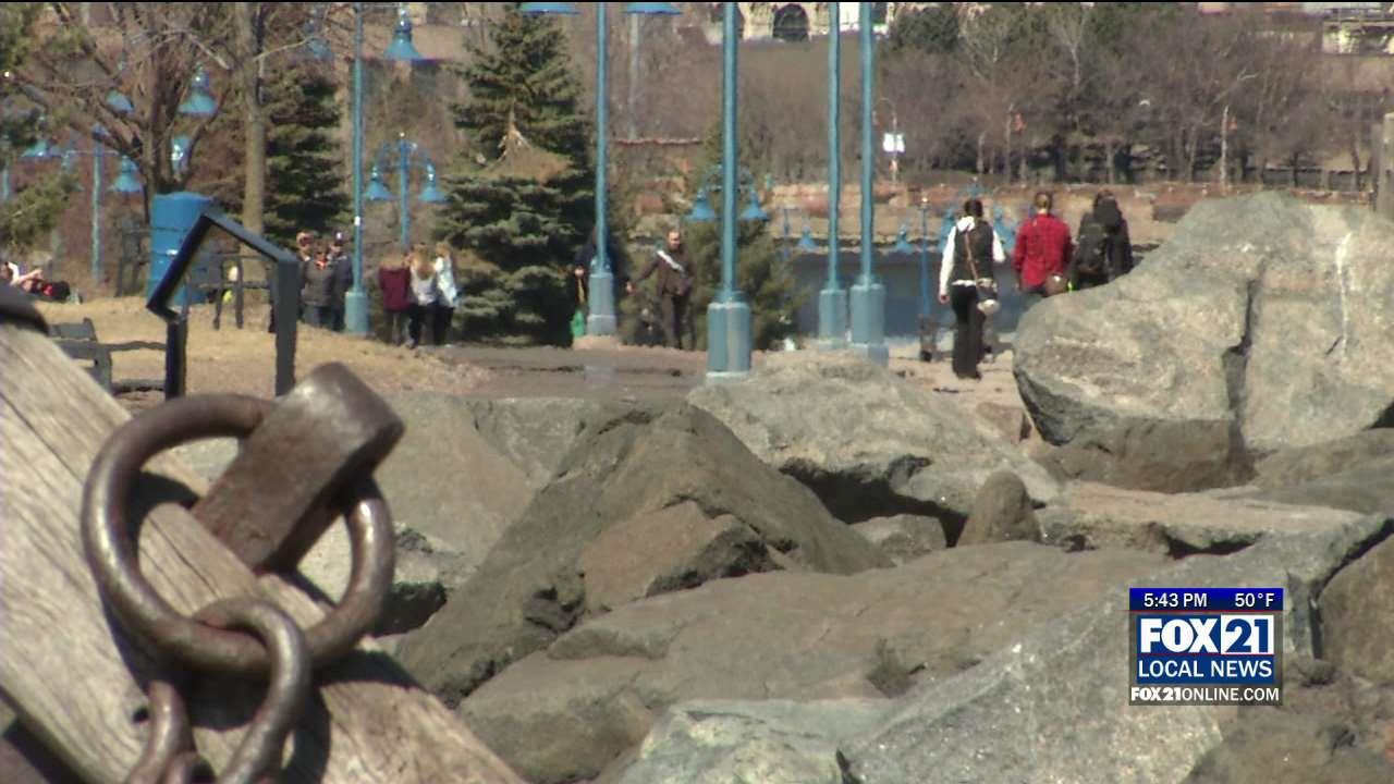 Community Members Enjoy Warm Temperatures - Fox21Online
