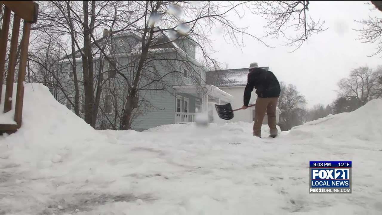 Northalnders dig way out of snow as it falls - Fox21Online