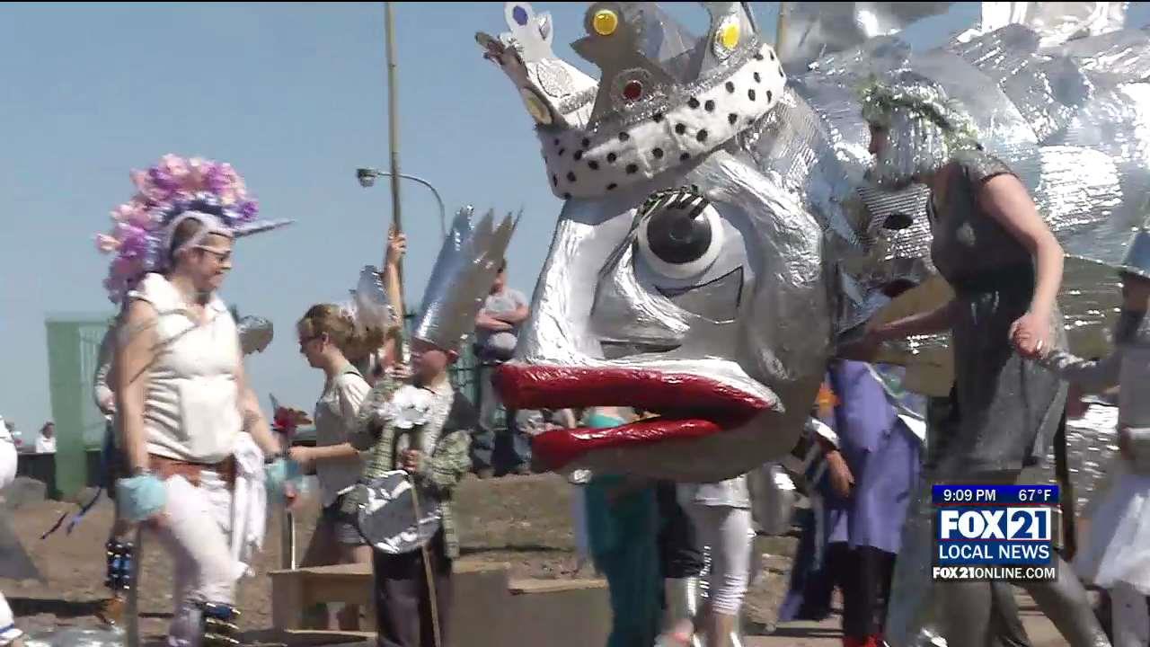 'Run Smelt Run' Parade Marches Down Duluth Lakwalk - Fox21Online