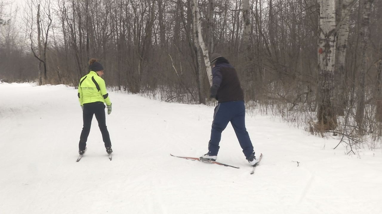William Seay Tries Cross Country Skate Skiing - Fox21Online