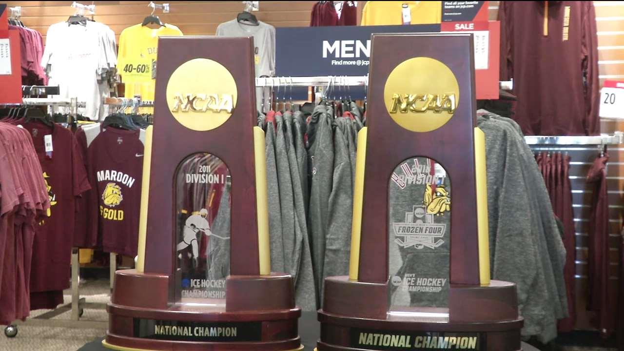 Fans Get Photo Opportunity with National Championship Trophies ...