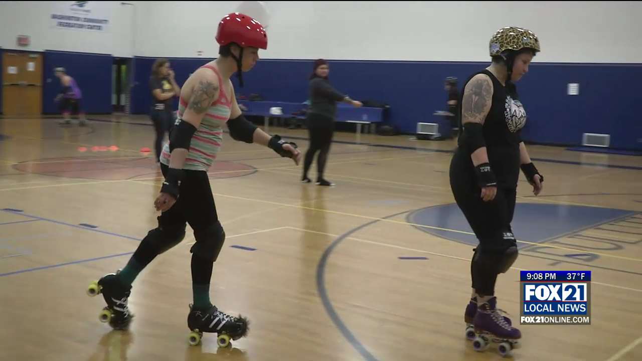 Skaters Try Out Roller Derby at "Skate With Us" Clinic - Fox21Online