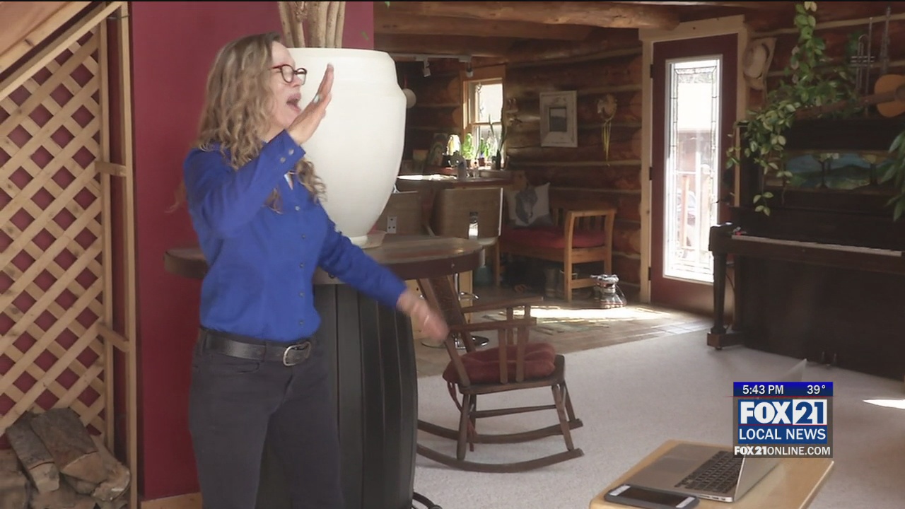 ASL Interpreters Adjust to Help Students - Fox21Online