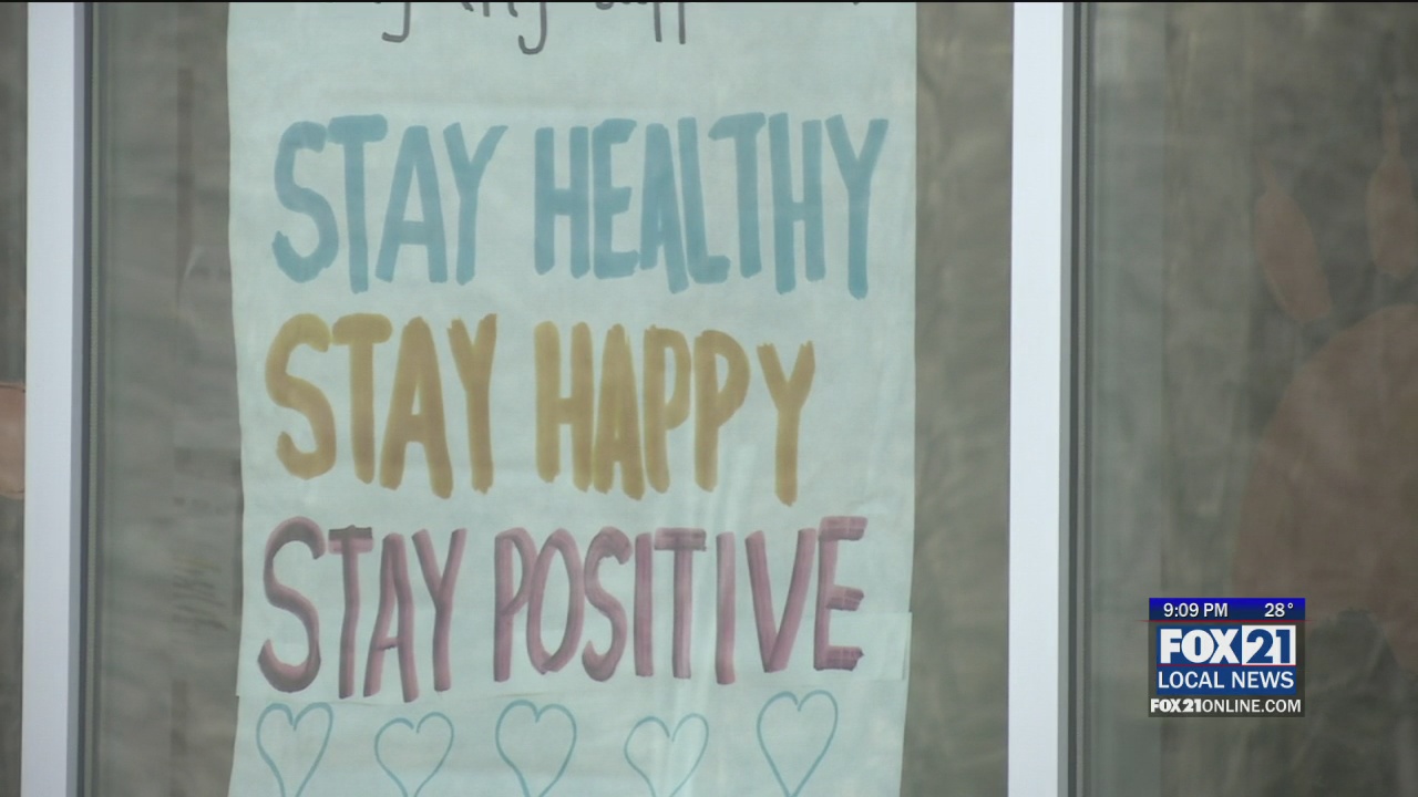 Teacher Leave Heartwarming Messages in Windows of Lester Park ...