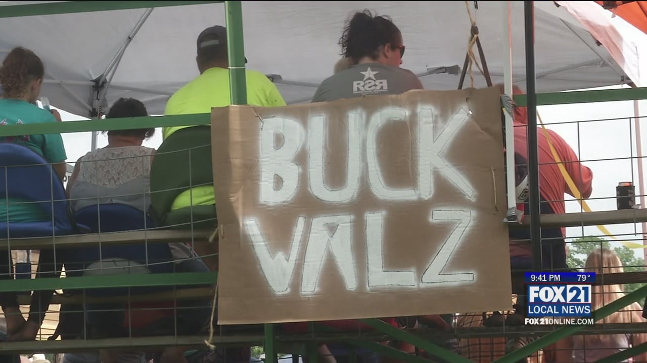 Thousands Attend Effie, MN Rodeo Protesting Governor Walz's COVID-19 ...