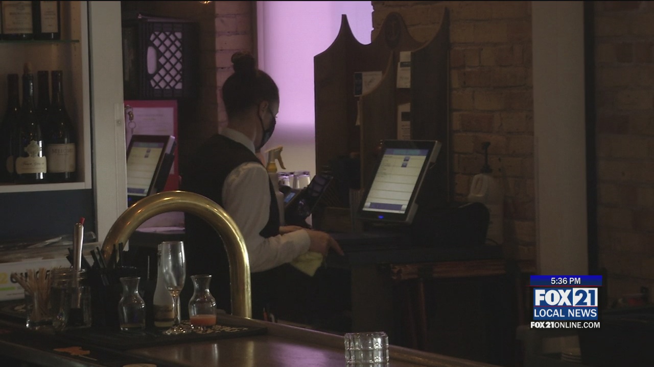 Restaurant Workers Can Now Get Vaccine - Fox21Online