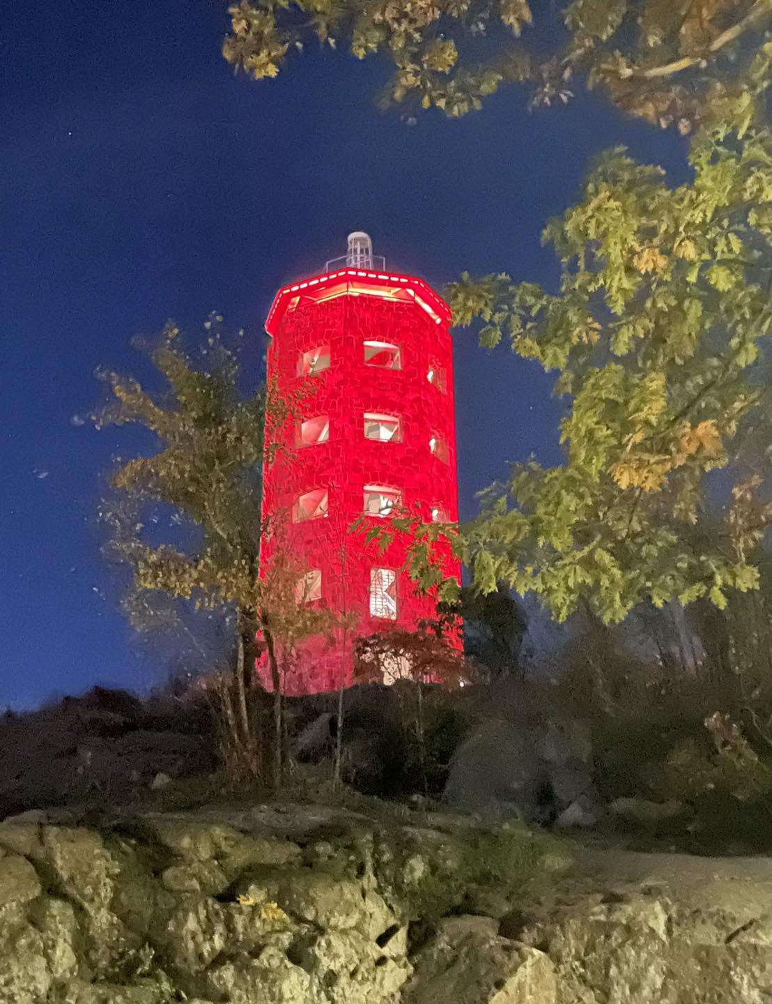Enger Tower Lit Red For Fallen Firefighters - Fox21Online