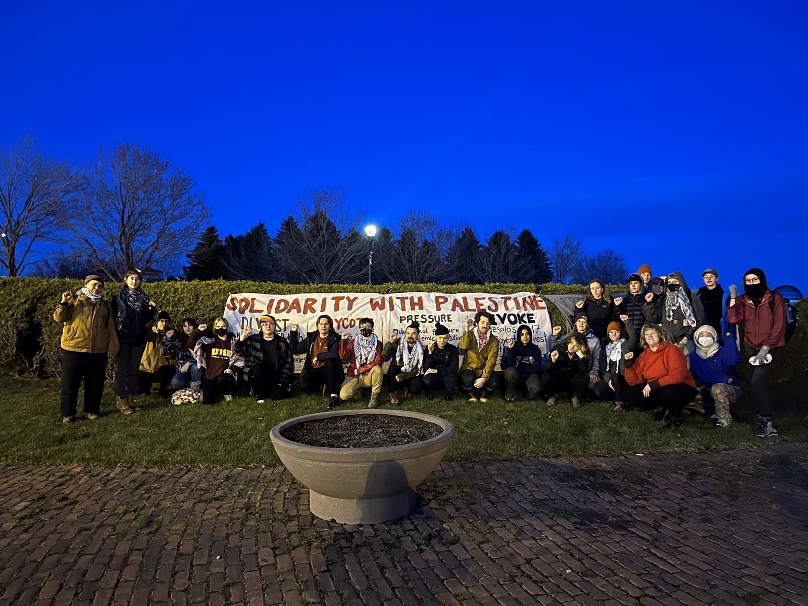 rose garden protest - Fox21Online