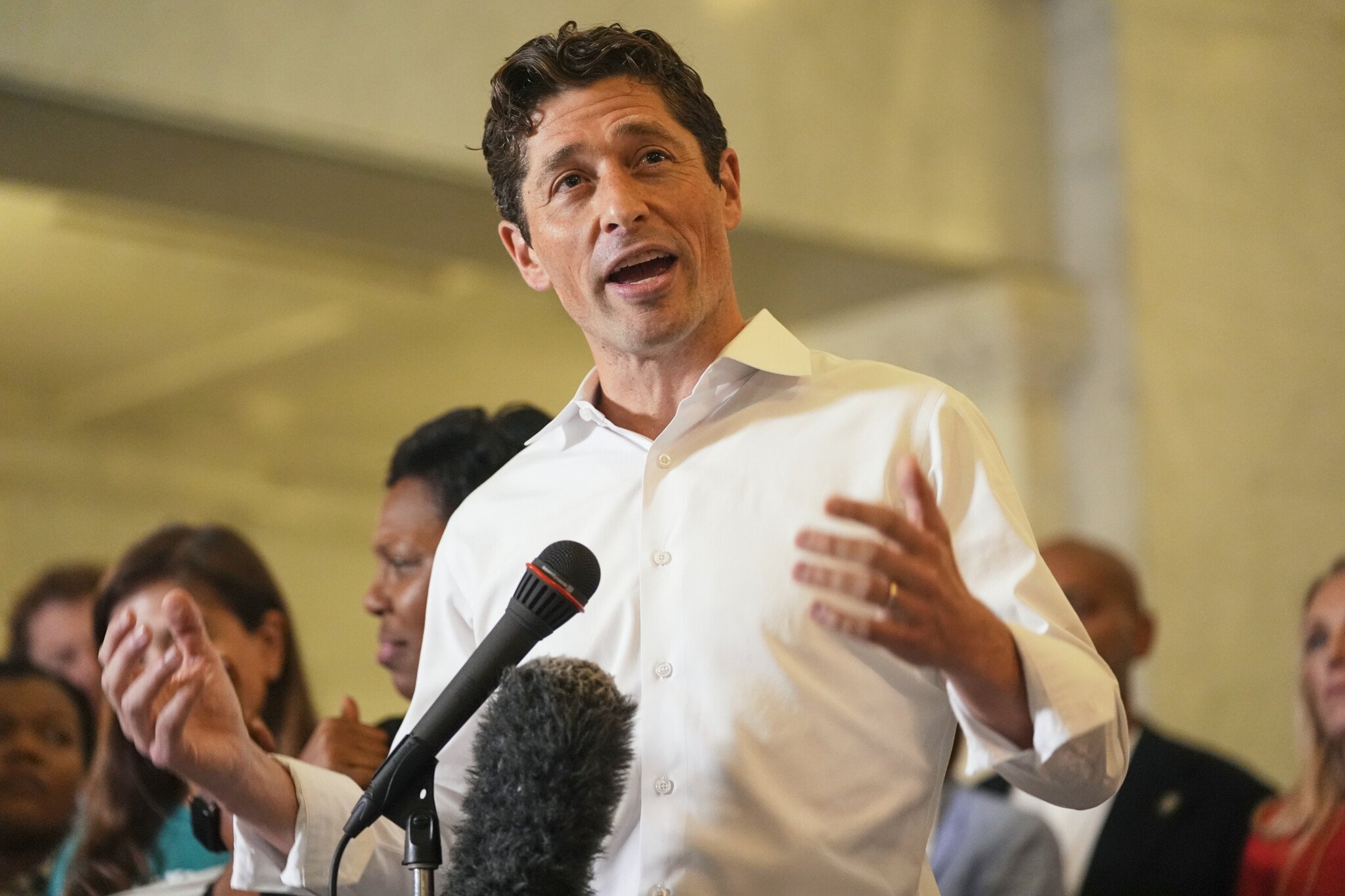 Jacob Frey fends off democratic socialist's challenge to win 3rd term ...