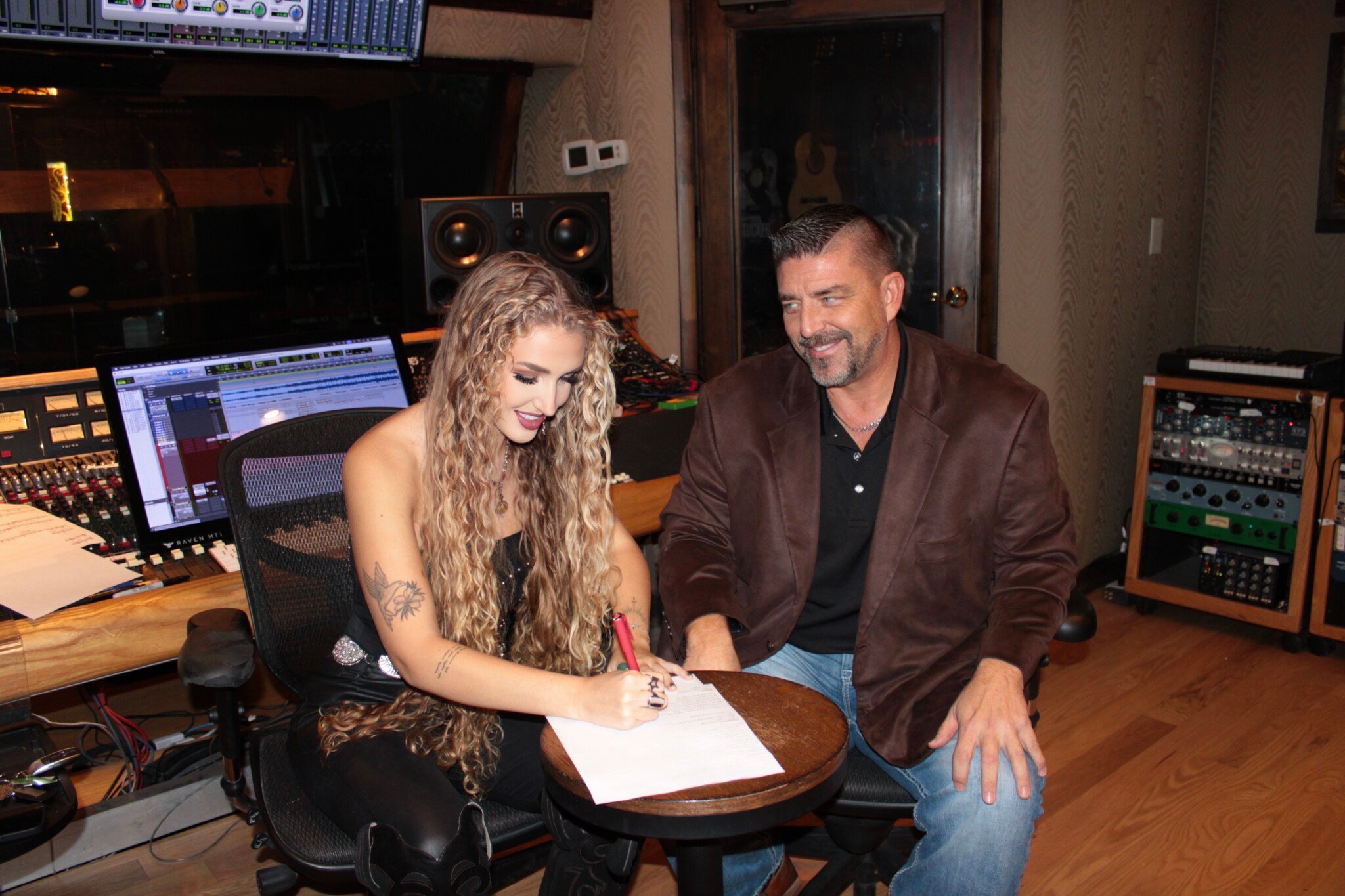 Twin Ports native signs record deal in Nashville - Fox21Online