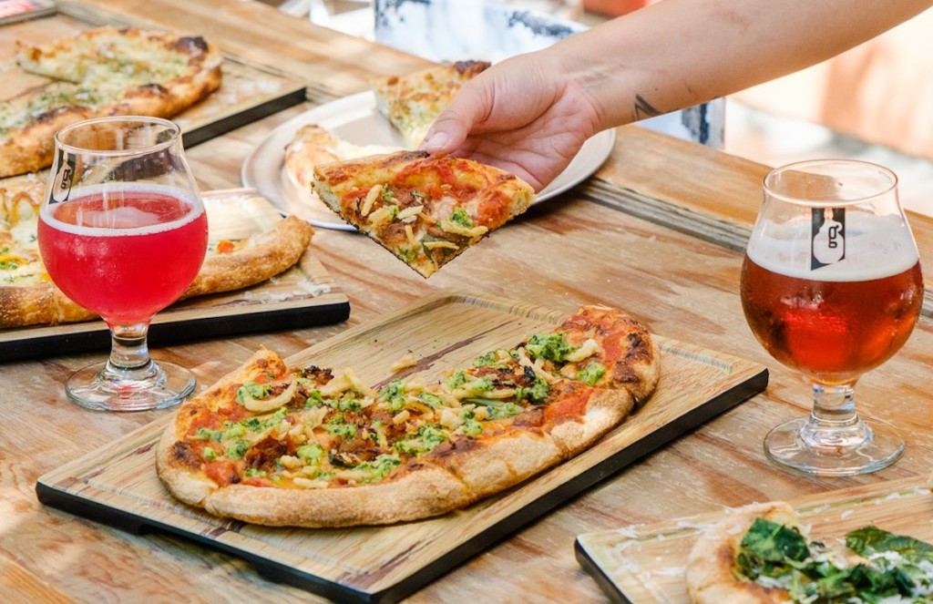 Farmhouse Brings to Kailua Pizza Cred With Heart