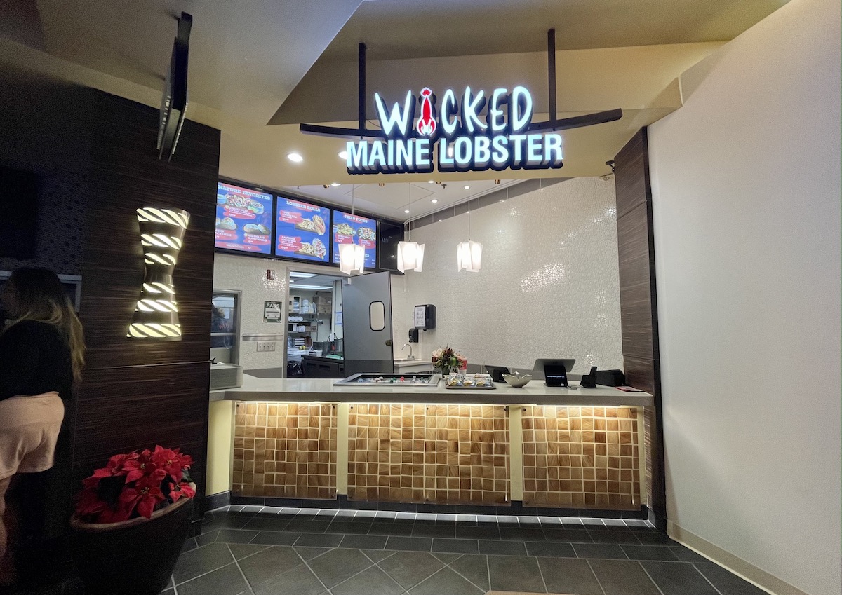 Wicked Maine Lobster Brings a California Twist to Waikīkī