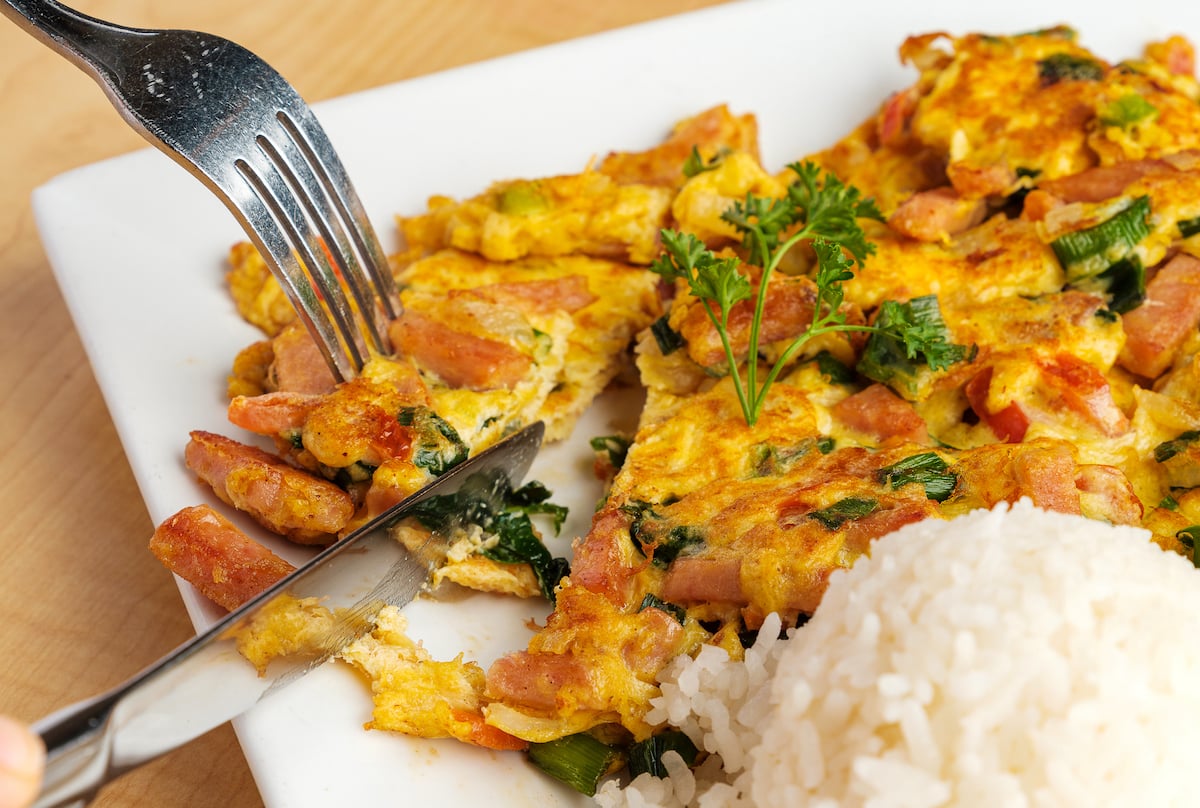 What Are the Most Popular Dishes and Treats at Liliha Bakery?