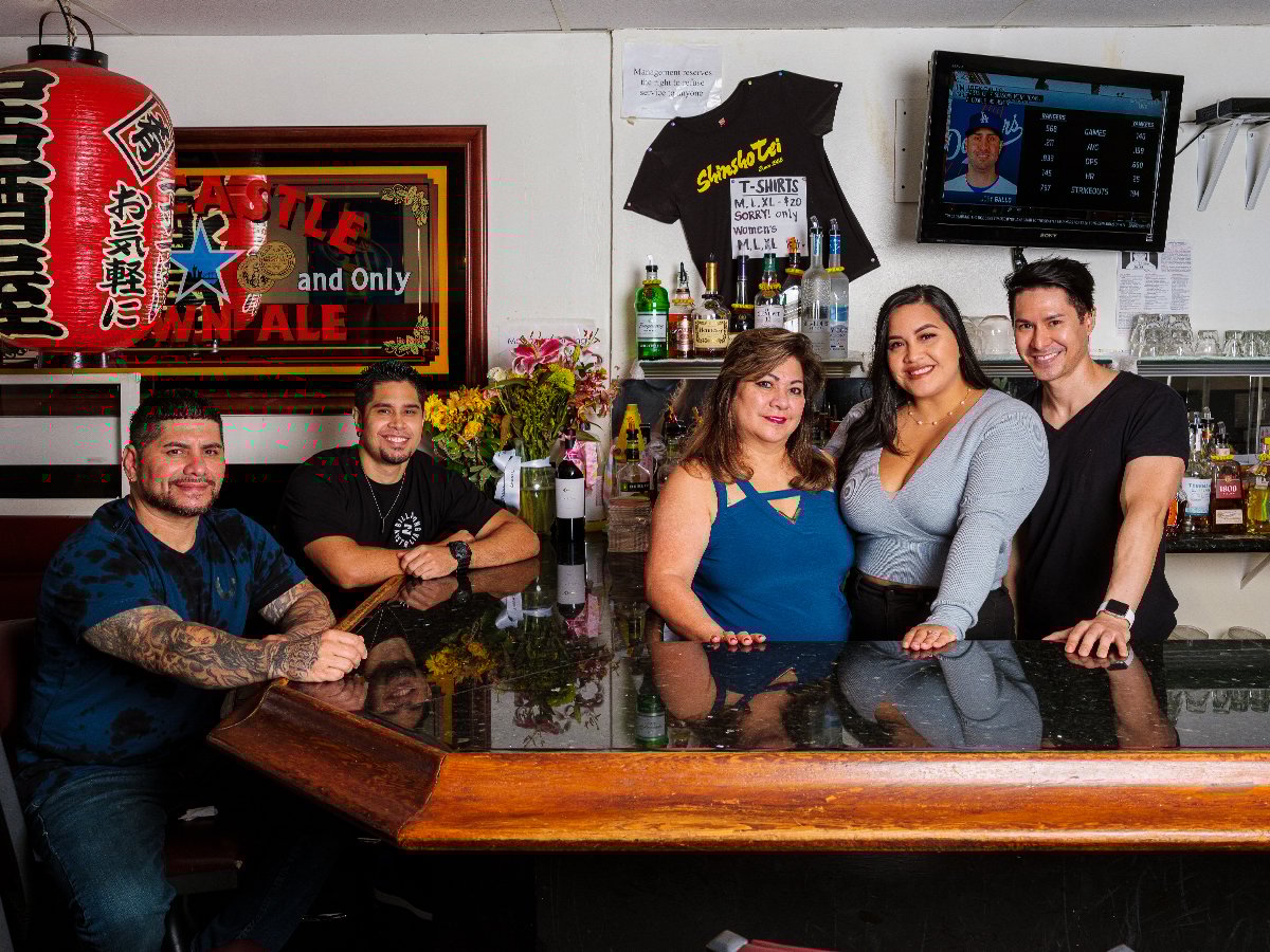 What to Love About Honolulu’s Dive Bars—and It’s Not Just the Food