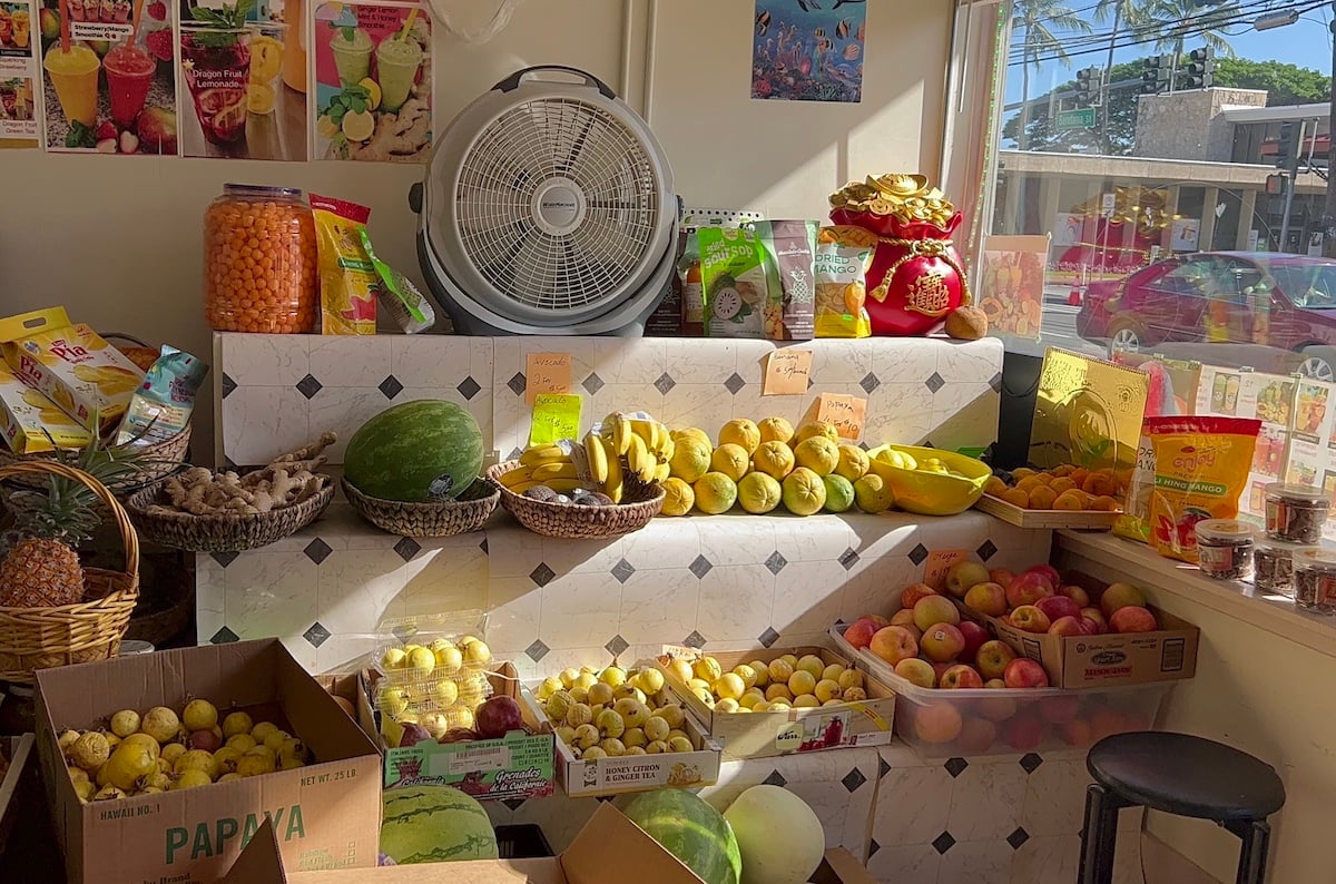 Find Fancy Fresh Smoothies and Teas on Beretania Street