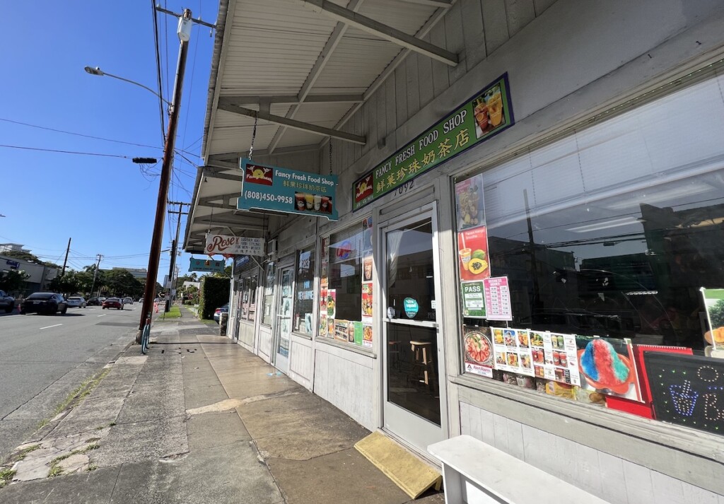 Find Fancy Fresh Smoothies and Teas on Beretania Street