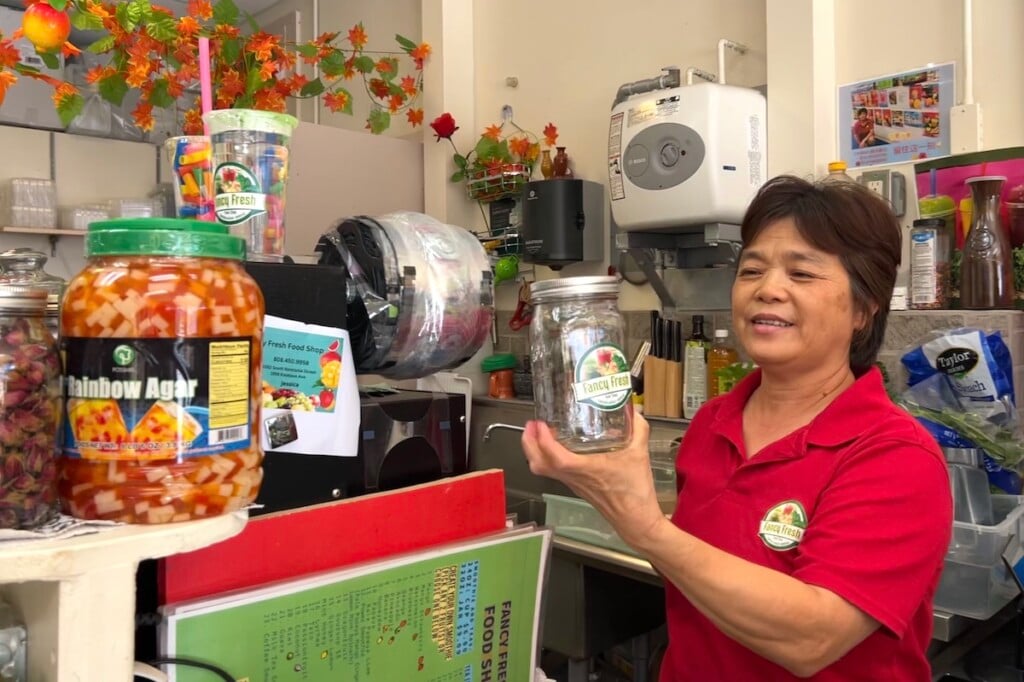 Find Fancy Fresh Smoothies and Teas on Beretania Street