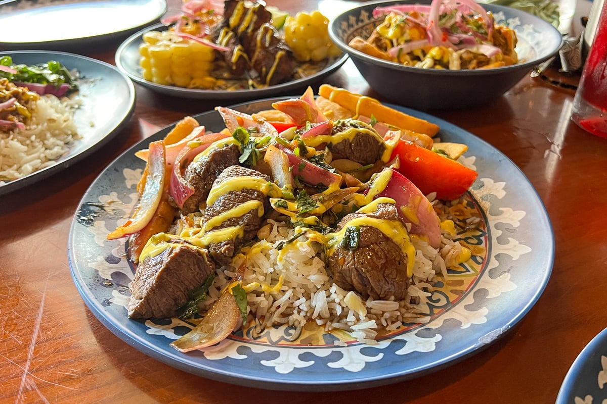 Dash of Sazón Spices Up Hotel Street With Caribbean and Latin Fare
