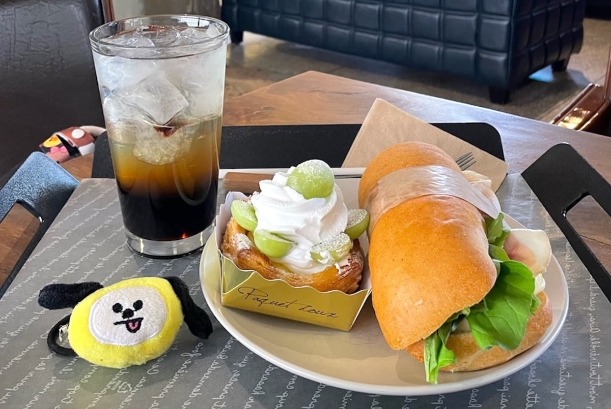 Stix Asia Food Hall Now Open With 13 Restaurants in Waikīkī