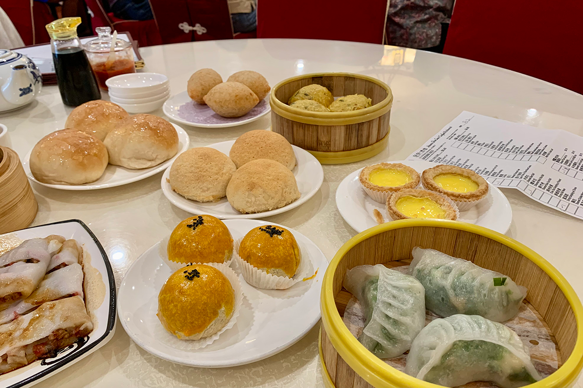 Get Sum at Hawai‘i Dim Sum and Seafood Restaurant 聚賢酒樓