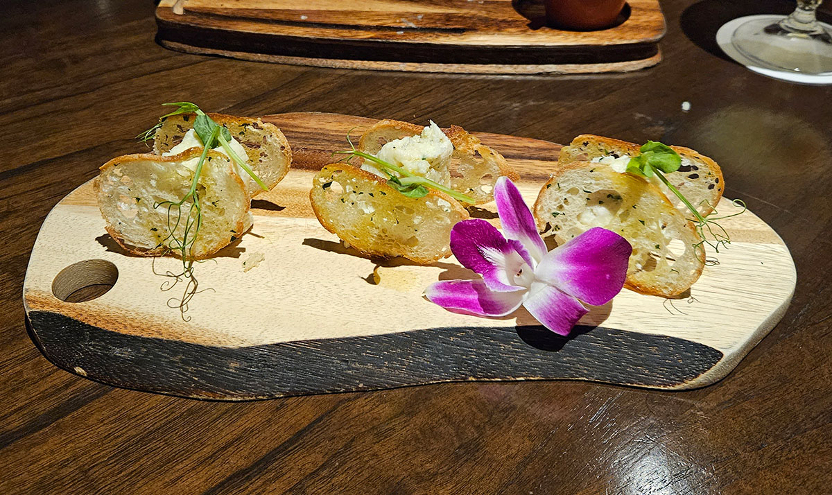 Enjoy Jazz, Pūpū and Jazz-Themed Cocktails at Lewers Lounge