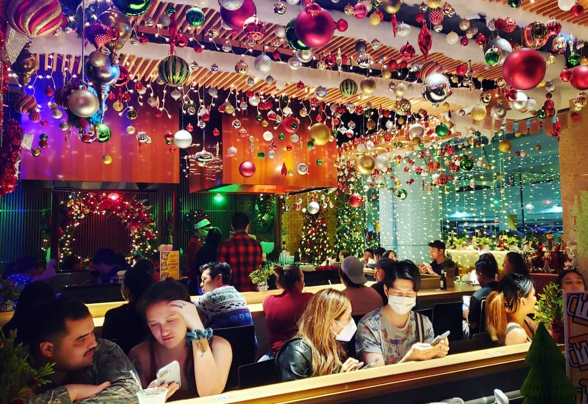 Here’s to 4 Pop-Up Holiday Bars and a Christmas Bar Crawl