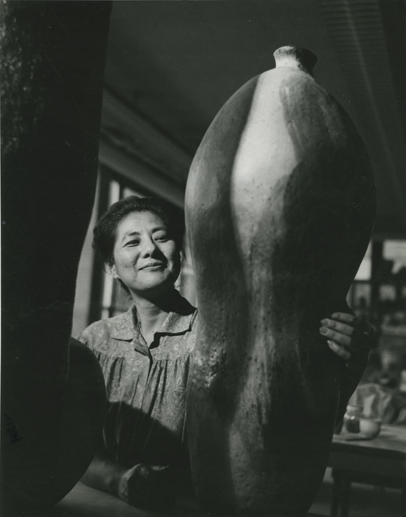 Toshiko Takaezu Retrospective Exhibit Opens This Month