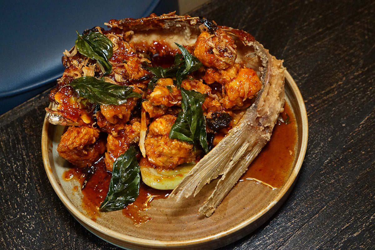 Straits Honolulu Delivers a Tasty Southeast Asian Vibe