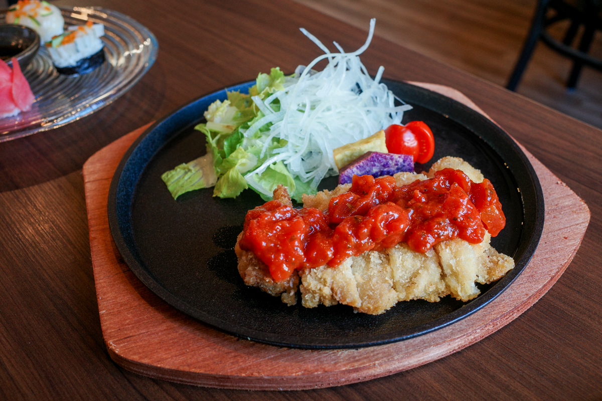 Minatoku Kitchen Brings Japanese Comfort Cooking to Mō‘ili‘ili