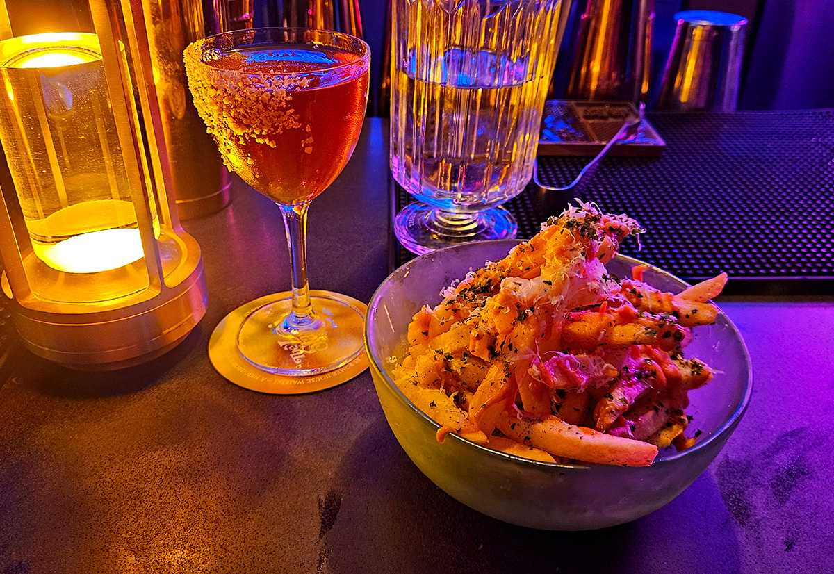Chinatown’s Popular Lei Stand Bar Reopens in Waikīkī