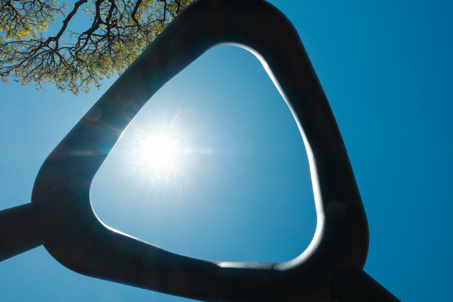 Photo Gallery: Lāhainā Noon Over Sky Gate in Downtown Honolulu