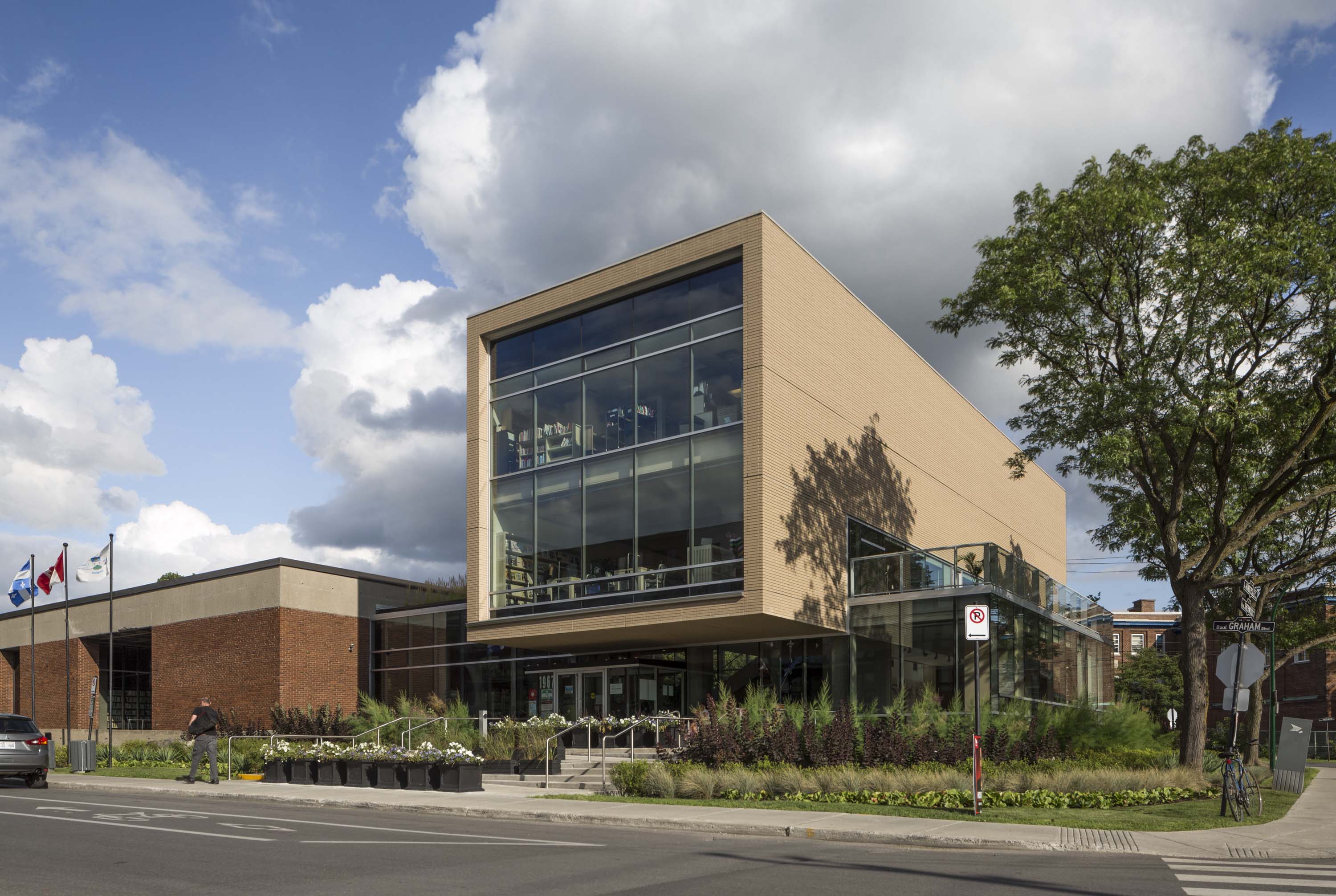 The Reginald-J.P.-Dawson Library, Montreal - HPB Magazine