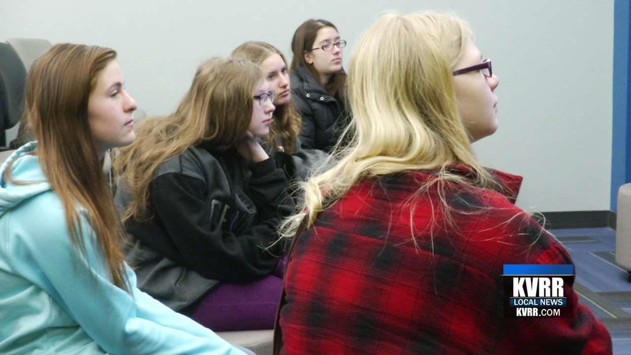 UND Engineering Class Welcomes Grand Forks Eighth Graders - KVRR Local News