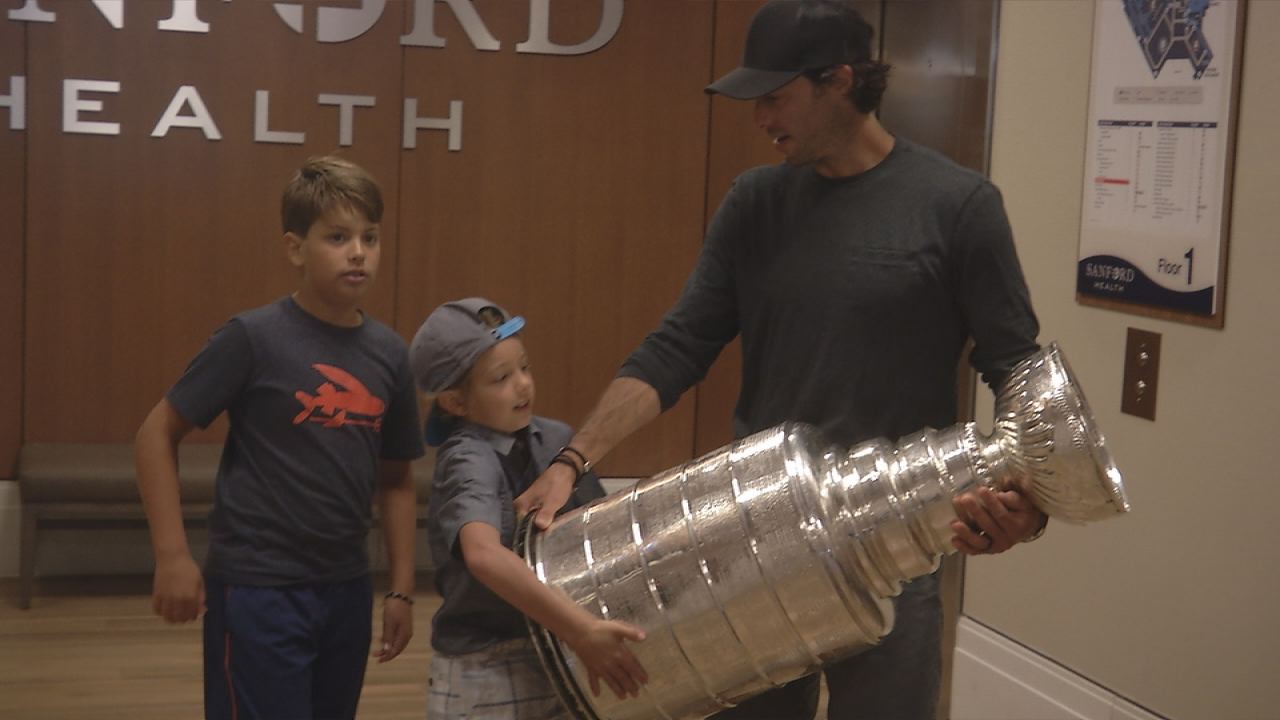 Matt Cullen Brings Stanley Cup Back to Moorhead for the Third Time ...