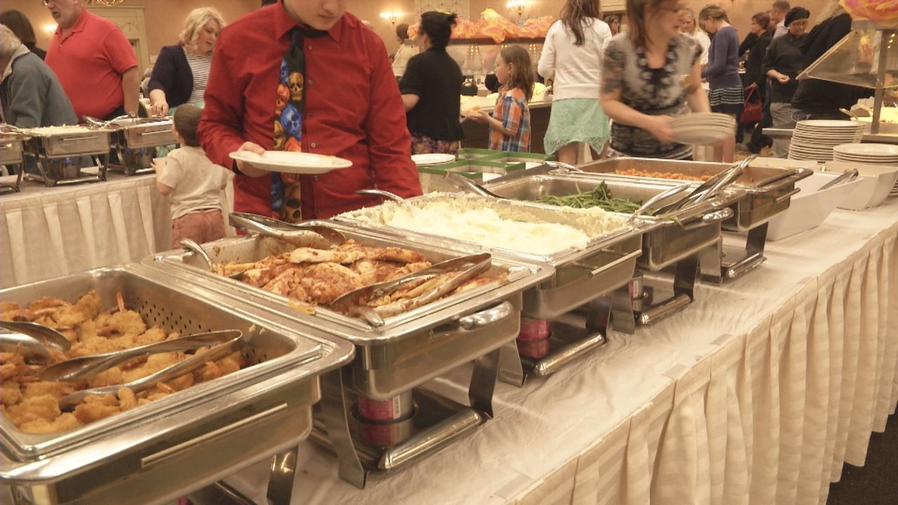 Thousands Hop Over to Holiday Inn for a Holiday Buffet - KVRR Local News