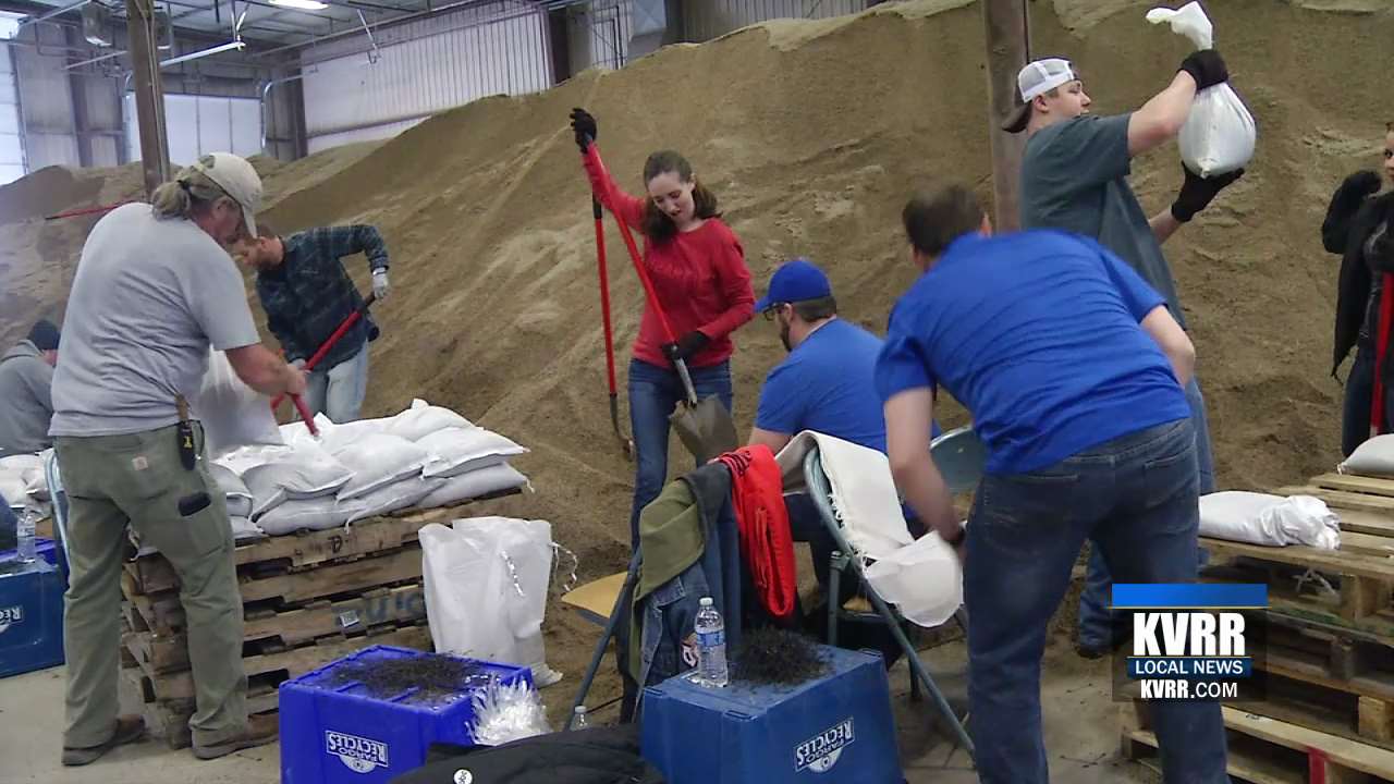 Chamber of Commerce Urges Members to Help With Sandbagging Efforts Chamber of Commerce Urges Members to Help With Sandbagging Efforts