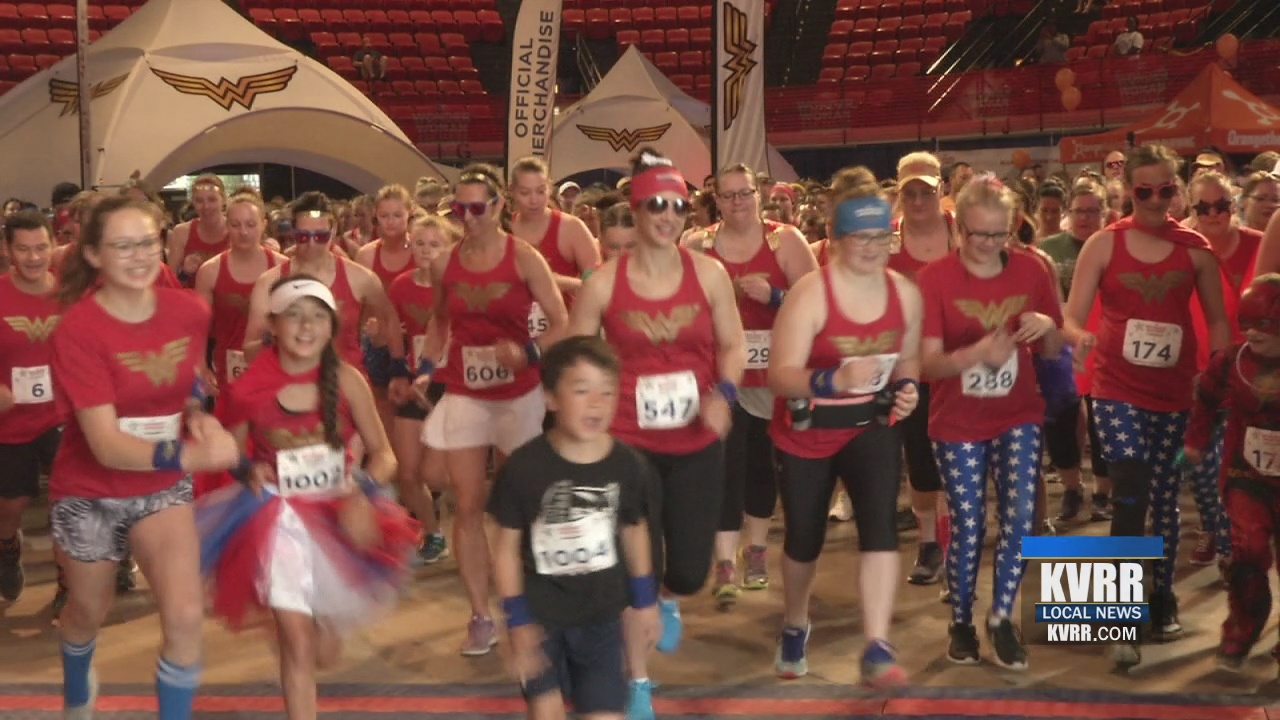 Wonder Woman Cheers on Runners For First Ever DC Wonder Woman Run ...