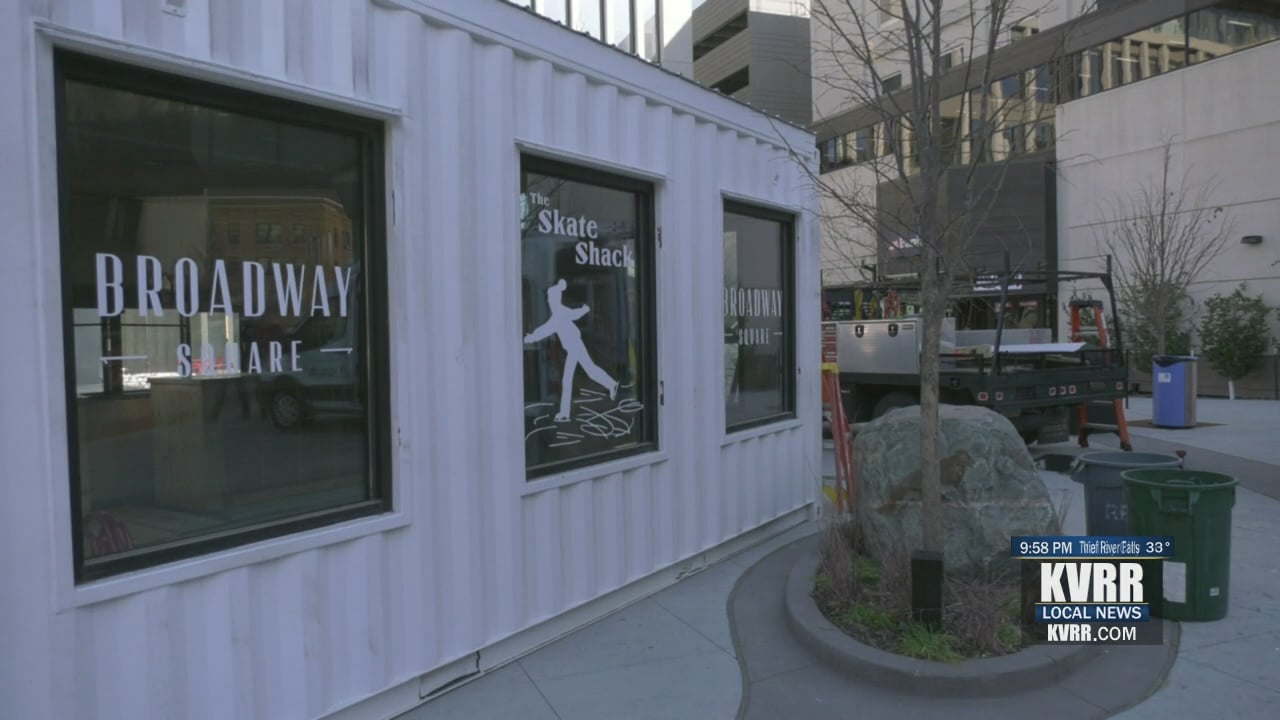Installation begins for Skate Shack, ice rink at Fargo Broadway Square ...